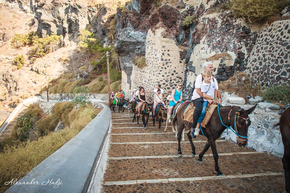 Santorini cable car: a transfer option to get from Old port to Fira