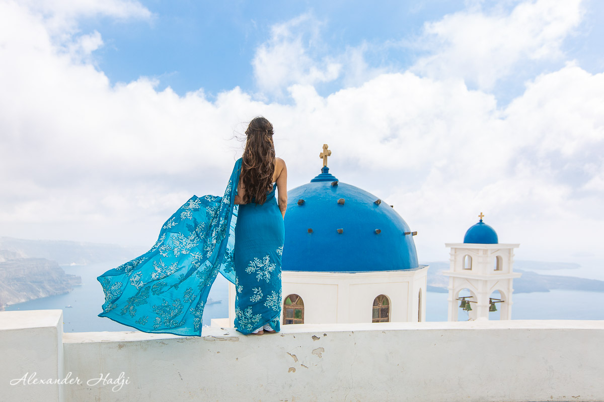 Get inspired and book your Santorini photo shoot!